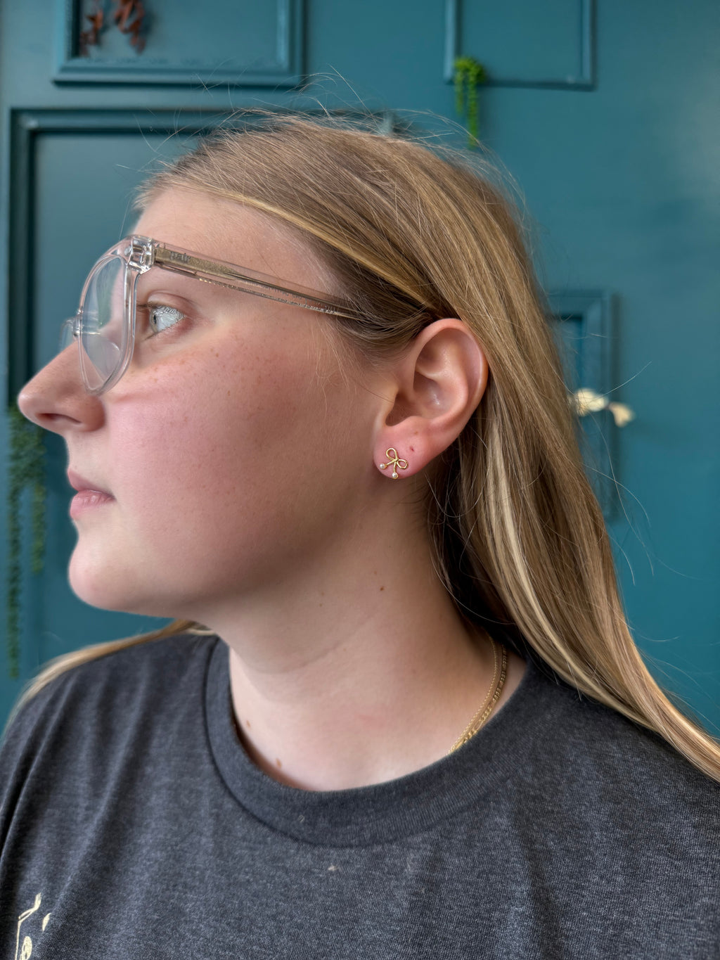Logan Bow Studs – Tennile's Boutique and Formals