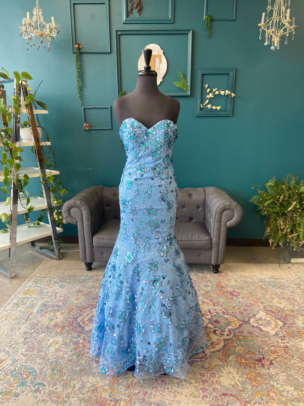 16052 – Tennile's Boutique and Formals
